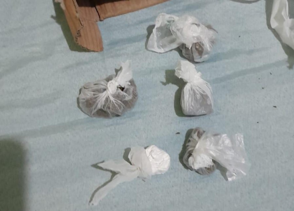 Polícia Civil apreende quatro adolescentes e prende um adulto por ...