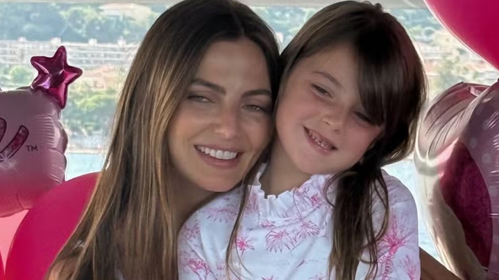 Kelly Piquet comemora 6 anos da filha com piloto Daniil Kvyat: ‘Te amo ...