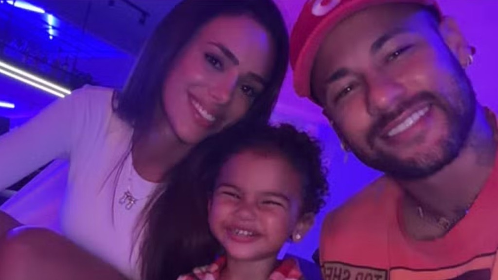 Bruna Biancardi e Neymar curtem noite de cinema com as filhas: ‘Noite ...