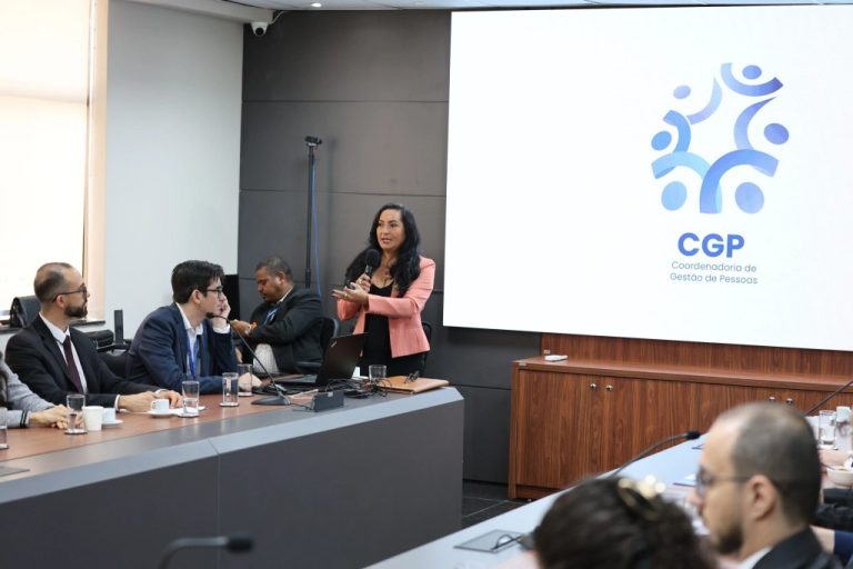 Novos juízes e juízas conhecem estrutura do Tribunal na área de Gestão ...
